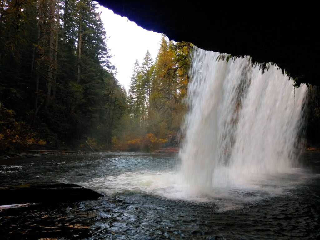 4 Perfect Autumn Waterfall Hikes In Oregon For Families – Oregon Kid