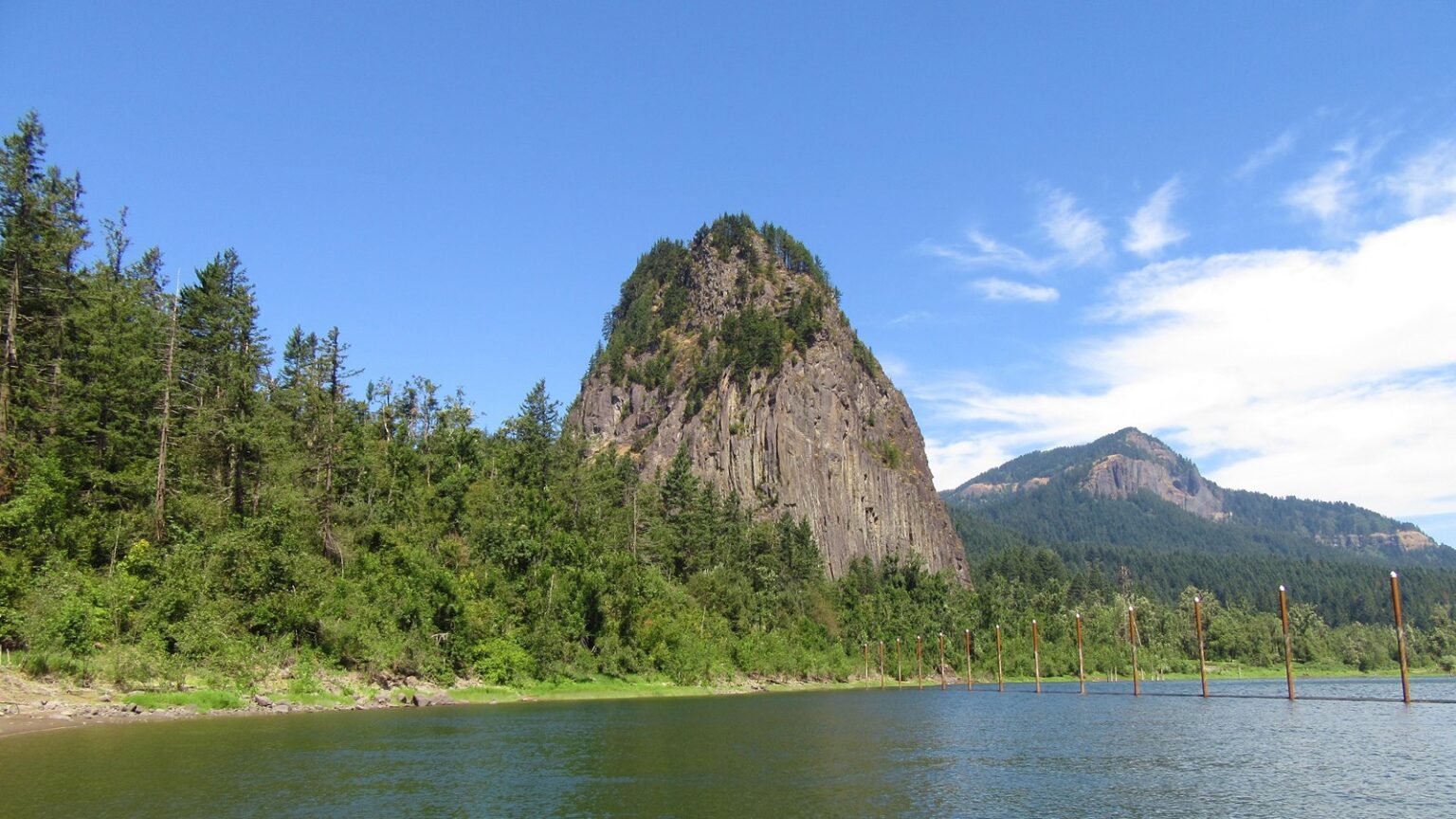 What To Explore Around Beacon Rock And The Cascade Locks With Your ...
